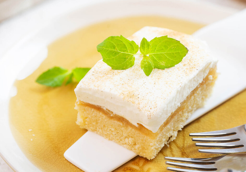 Schneller Apfelmuskuchen mit Schmand vom Blech – Einfach Kuchen